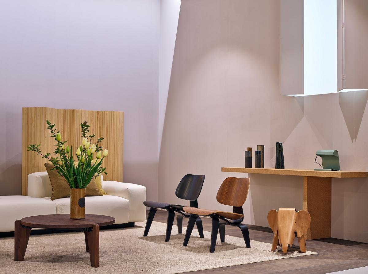 Vitra Eames Elephant Plywood von Charles & Ray Eames, 1945 ...