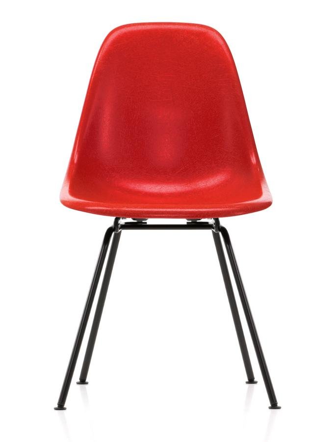 Eames Fiberglass Chair DSX Eames classic red Pulverbeschichtet basic dark glatt