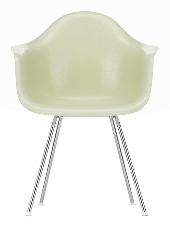 Eames Fiberglass Armchair DAX Eames parchment Verchromt