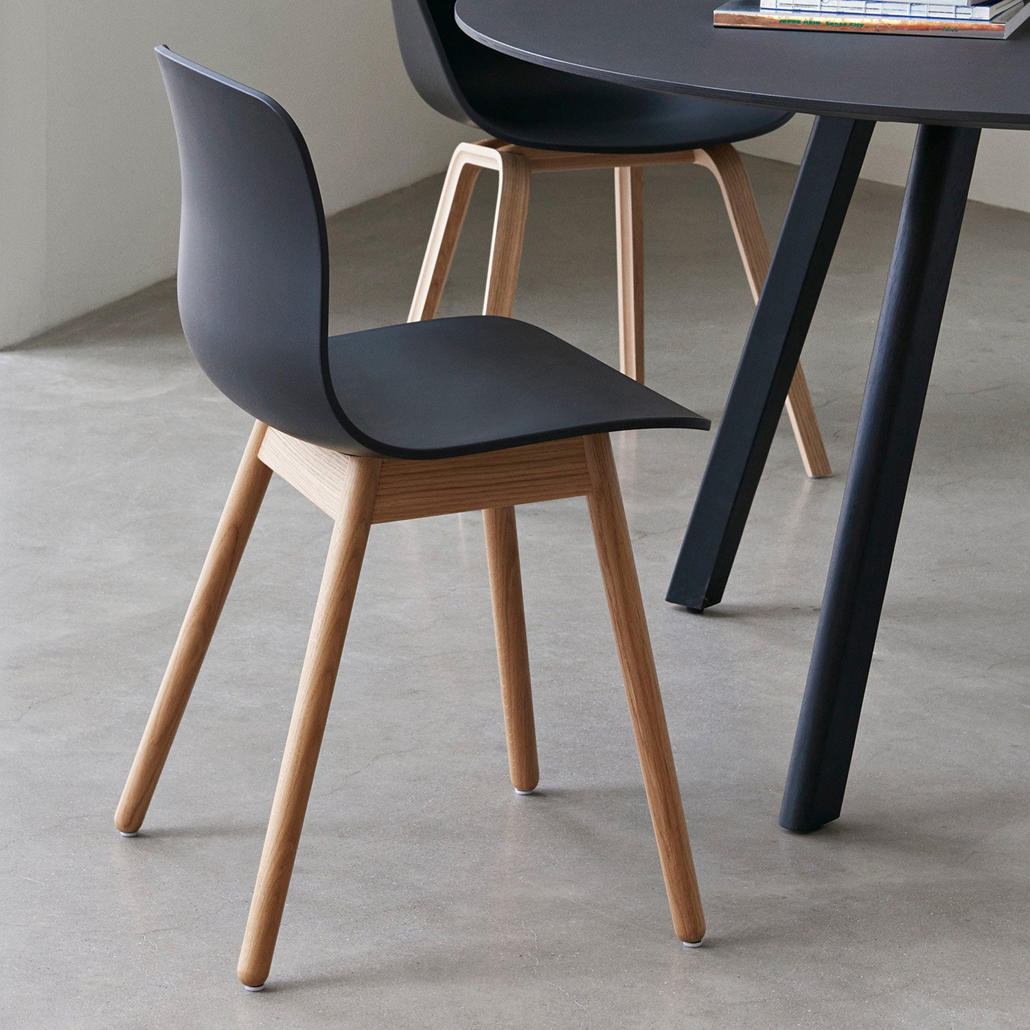 About A Chair AAC 12 Stuhl, Black 2.0, Eiche schwarz lackiert | Hay ...